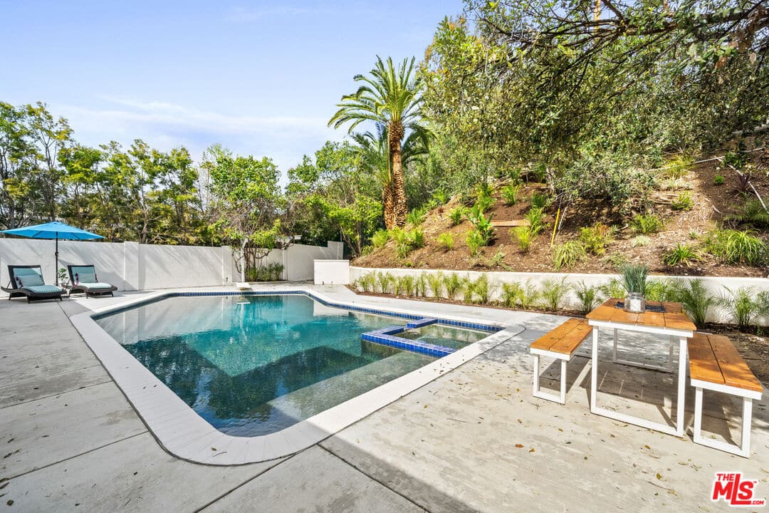Modern Single-Family Pool Home - Calabasas Realtor